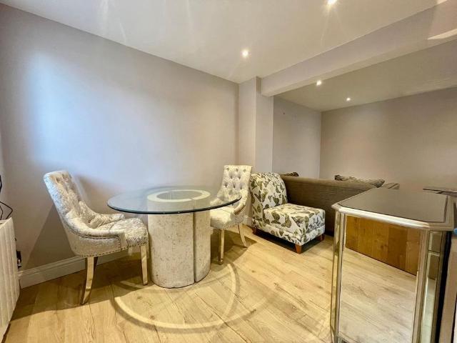 2 bedroom detached house to rent