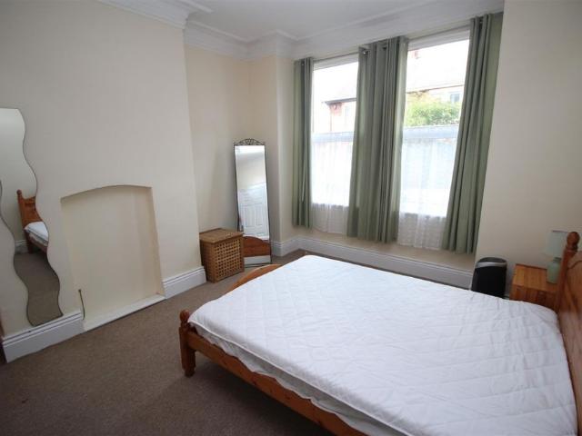 2 bedroom Detached house to rent in Hyde Terrace, South Gosforth, Newcastle upon Tyne NE3