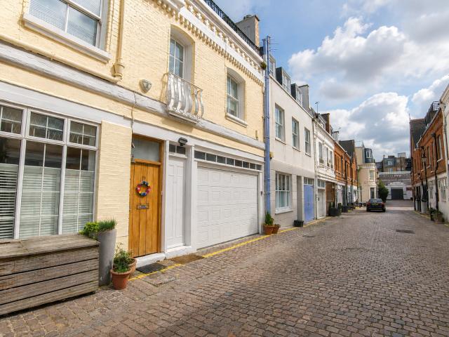 2 bedroom duplex mews flat to rent