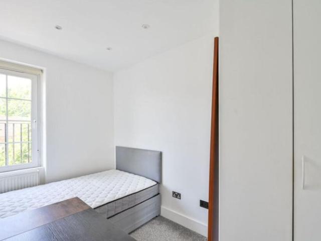 2 Bedroom duplex apartment in Borough zone 1