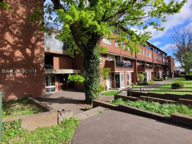 2 Bedroom Duplex Apartment Shenley. 2 bed flat to rent £1,550 pcm £358 pw