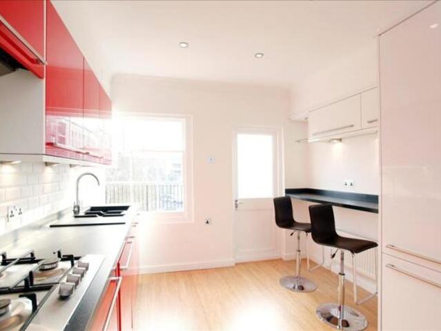 2 bedroom duplex for rent in New North Road, Islington, London, N1