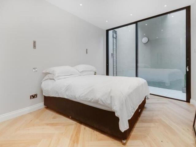 2 bedroom duplex for rent in Offord Road London N1
