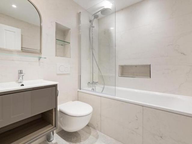 2 bedroom duplex for rent in Abingdon Road, Kensington, W8