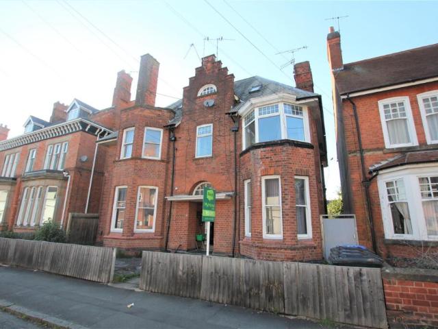 2 bedroom duplex for rent in Clarendon Park Road, Leicester, LE2