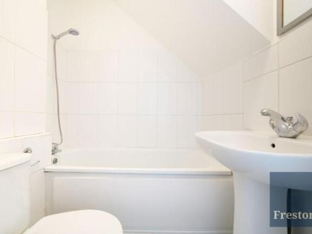 2 bedroom duplex for rent in Dartmouth Road, London, NW4