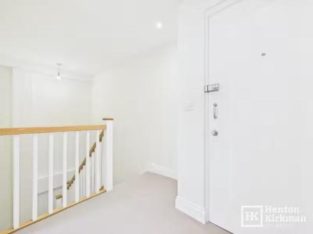 2 bedroom duplex for rent in High Street, Billericay, Esintera.