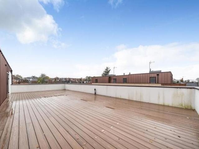 2 bedroom duplex for rent in High Road, East Finchley, N2