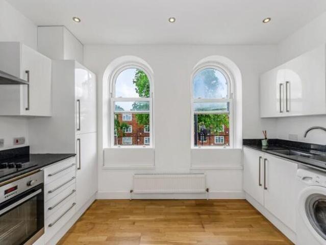 2 bedroom duplex for rent in High Road, London, E18