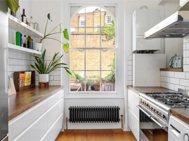 2 bedroom duplex for rent in River Street, London, EC1R