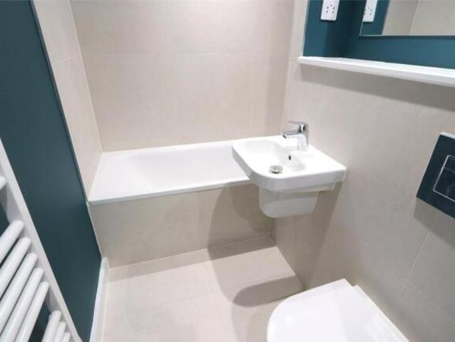 2 bedroom duplex for rent in Spinners Way, Manchester, M15