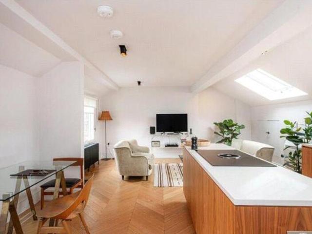 2 bedroom duplex for rent in Weymouth Mews, Marylebone, London, W1G