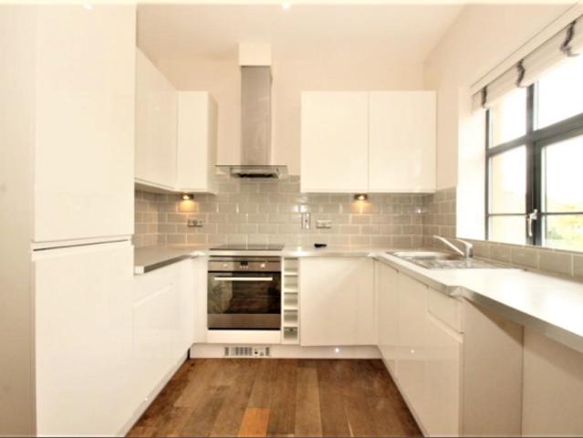 2 bedroom duplex for rent in Youngs Road, Ilford, Essex, IG2