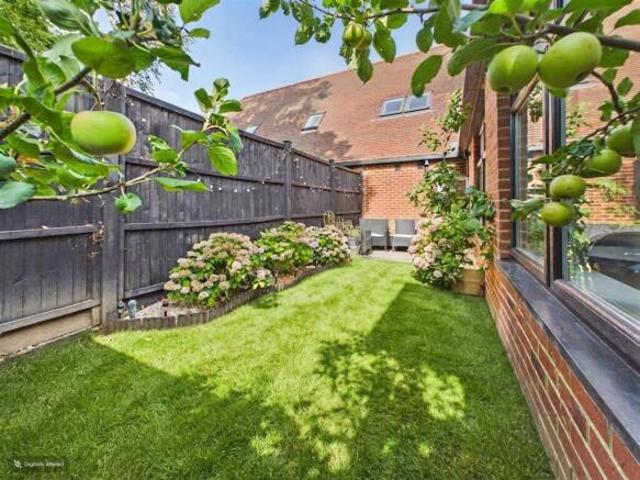 2 bedroom maisonette for sale in Old Grange Close, Calcot, Reading, RG31
