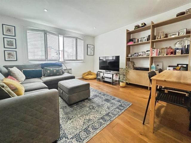 2 bedroom duplex for sale in Fairlawn Close, Leamington Spa, CV32