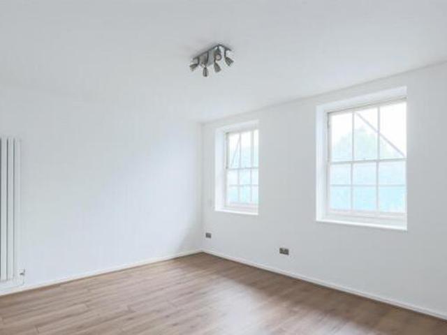 2 Bedroom Duplex For Sale In Parkhurst Road, London