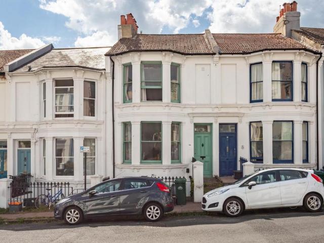2 bedroom maisonette for sale