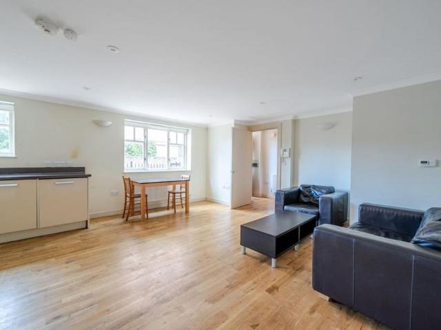 2 bedroom duplex to rent