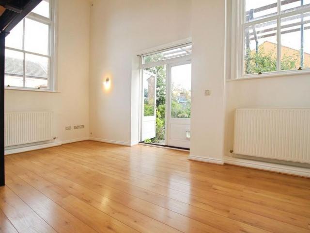 2 bedroom duplex to rent