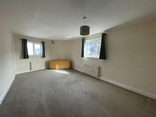 2 bedroom duplex to rent