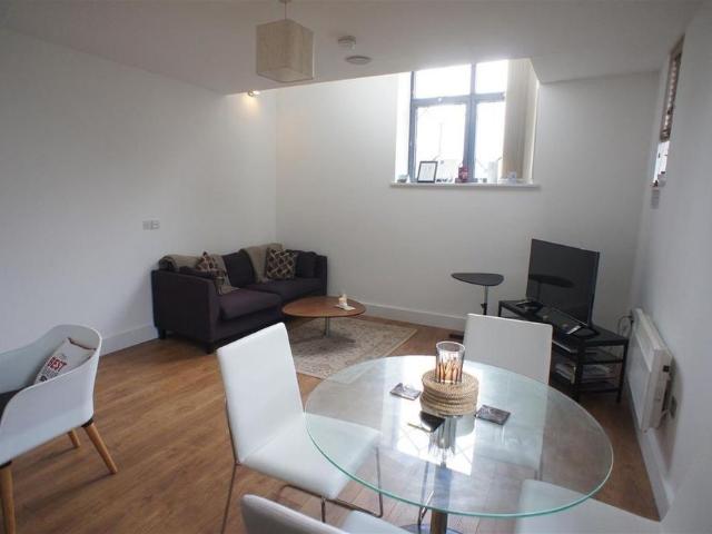 2 bedroom duplex to rent