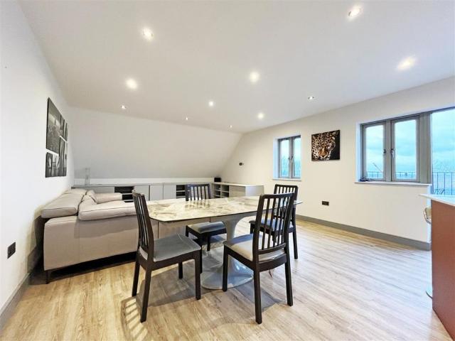 2 bedroom Duplex to rent