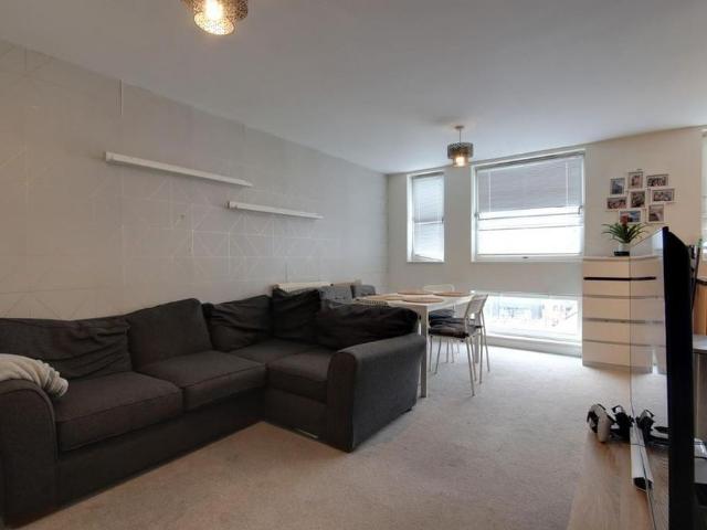 2 bedroom duplex to rent
