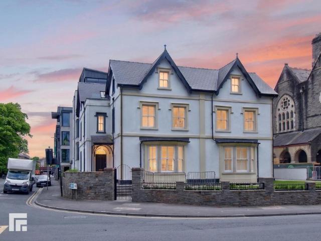 2 bedroom duplex to rent