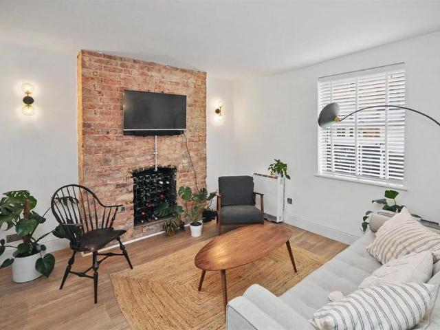 2 bedroom duplex to rent