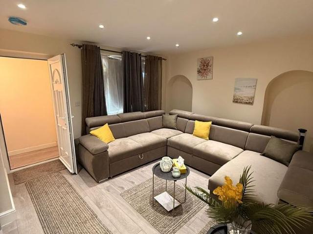 2 bedroom duplex to rent