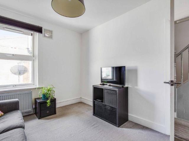 2 bedroom duplex to rent