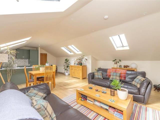 2 bedroom duplex to rent