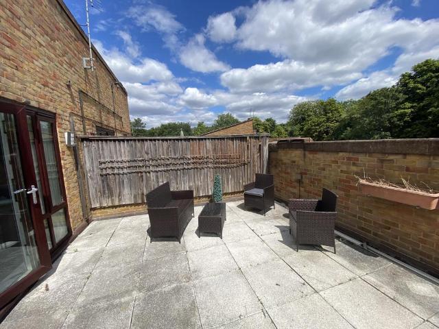2 bedroom duplex to rent