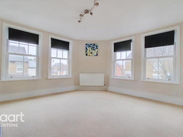 2 bedroom duplex to rent