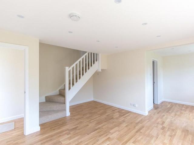 2 bedroom duplex to rent