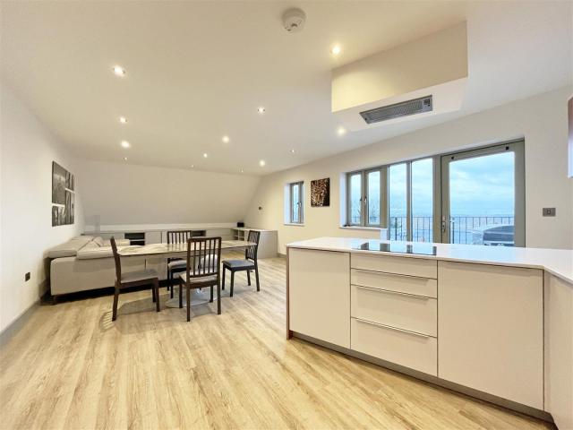 2 bedroom Duplex to rent