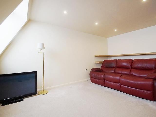 2 bedroom duplex to rent