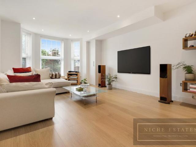 2 bedroom duplex to rent
