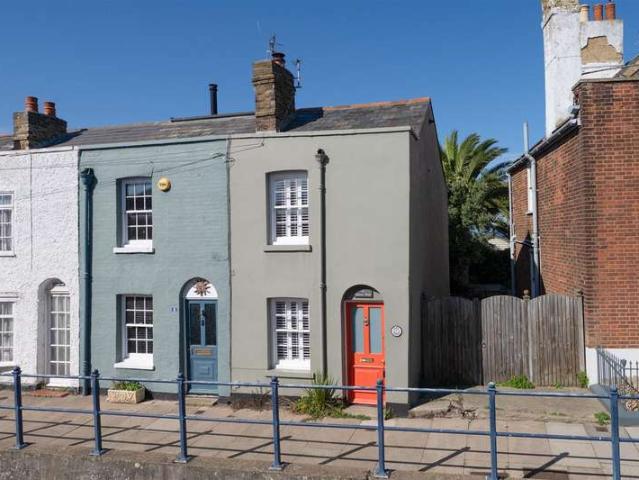 2 Bedroom End Of Terrace House