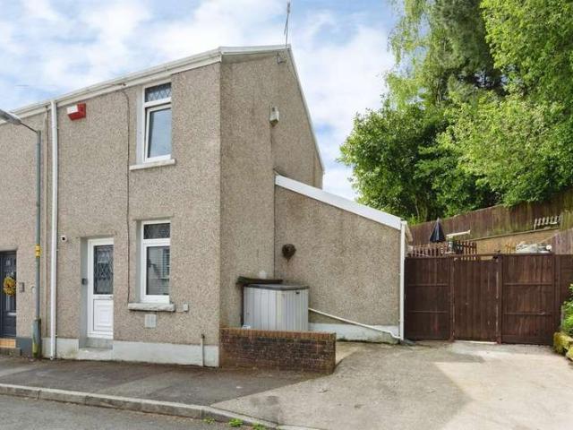 2 Bedroom End Of Terrace House