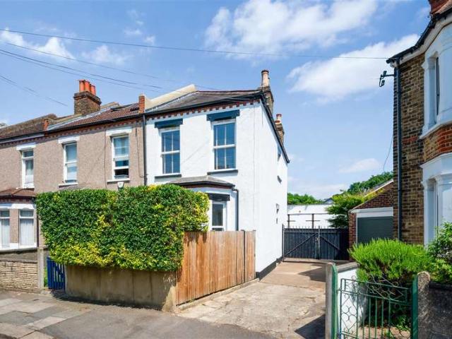 2 Bedroom End Of Terrace House