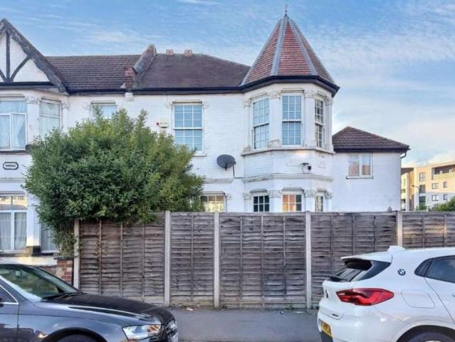 2 Bedroom End Of Terrace House