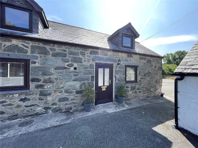 2 bedroom end of terrace house