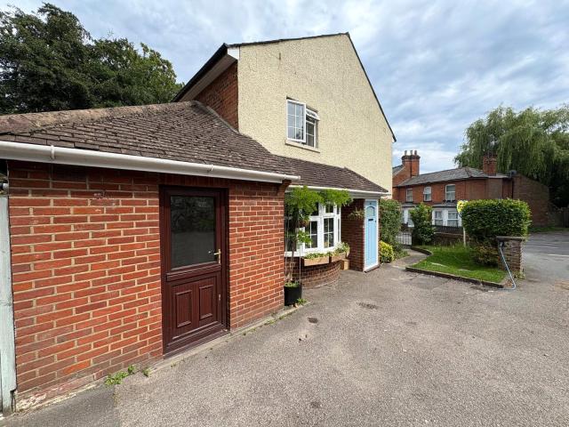 2 BEDROOM End of Terrace House
