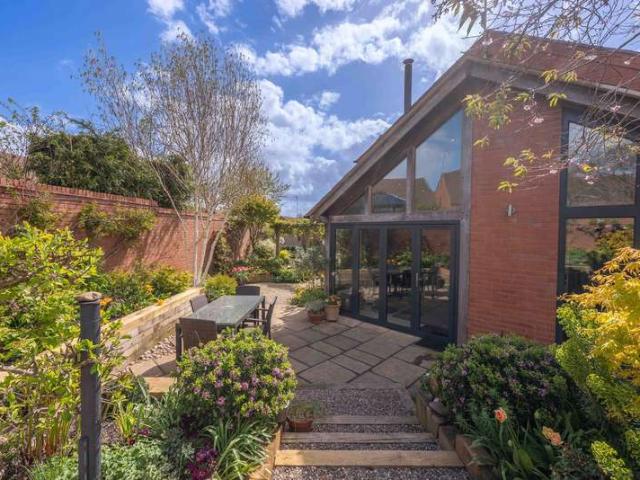 2 Bedroom End Of Terrace House