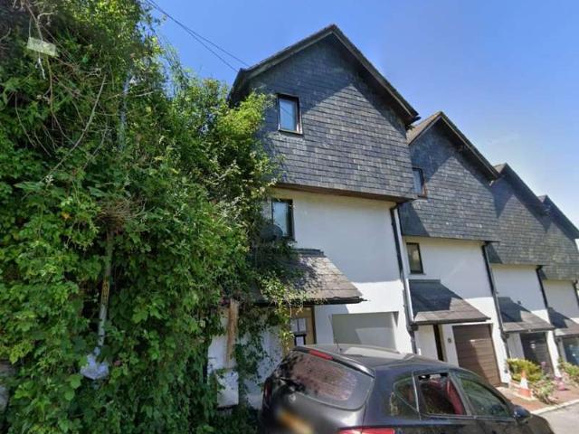 2 Bedroom End Of Terrace House