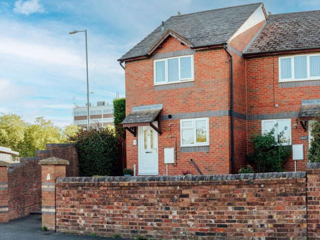 2 Bedroom End Of Terrace House
