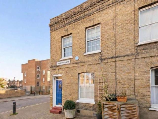 2 Bedroom End Of Terrace House