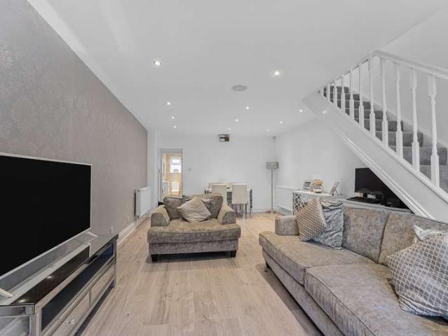 2 Bedroom End Of Terrace House