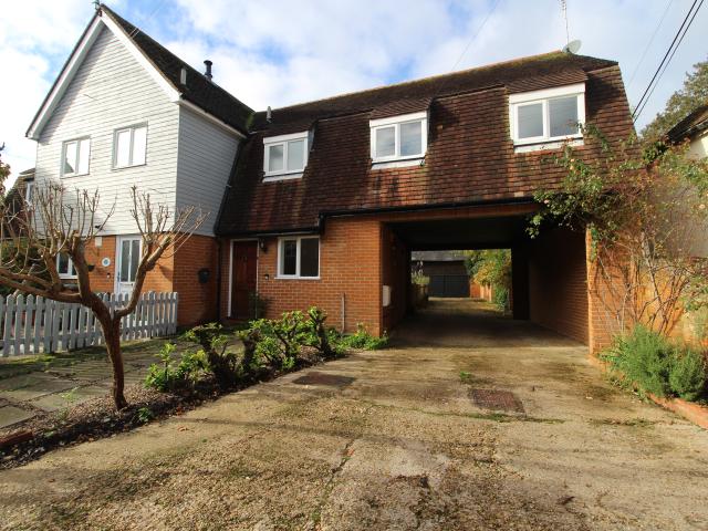 2 bedroom End of Terrace House for rent